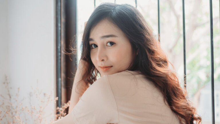 色気のある女性になるには？特徴13選！今日からできる色気を出す方法♡ ミチさんぽ